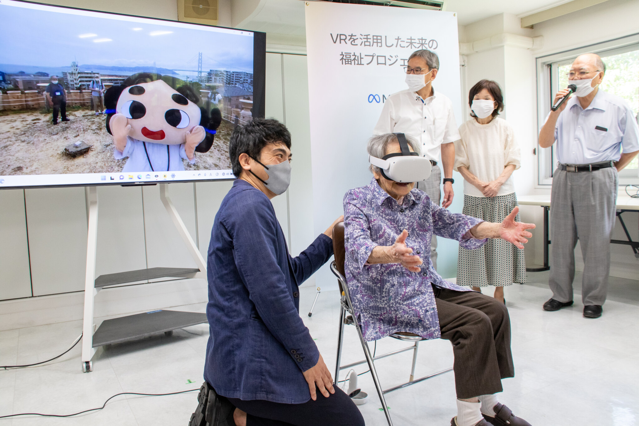 「VRを活用した未来の福祉プロジェクト」、特別養護老人ホームでVR旅行体験会実施 | PANORA