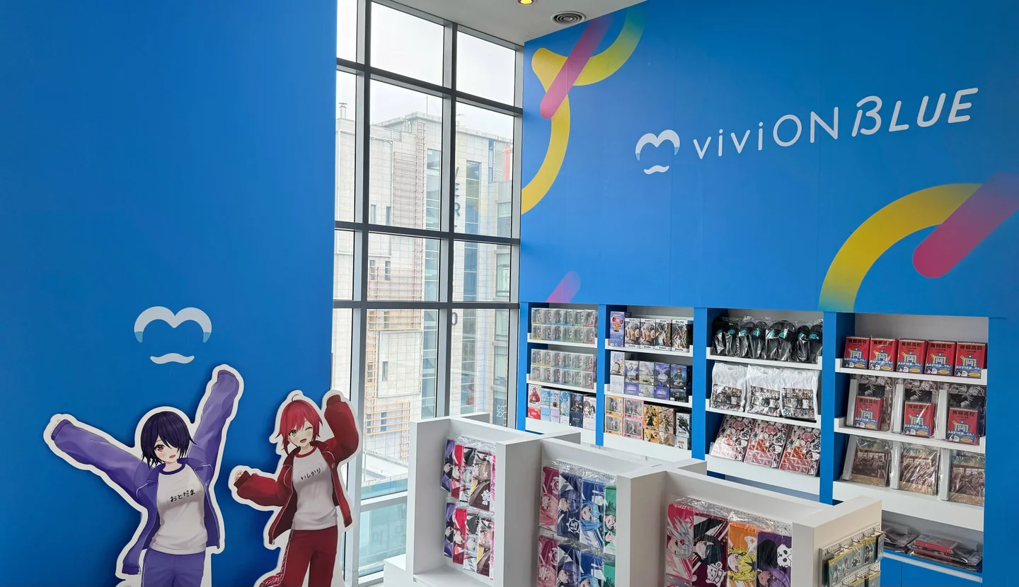 viviON、韓国・現代百貨店 新村店に二次元カルチャー専門グッズショップ「viviON BLUE SHOP with ILLUSTAR」をオープン | PANORA